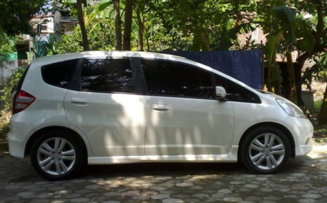 Punya Mobil Warna Putih? Ini Tipsnya Agar Mengkilap - Orapada